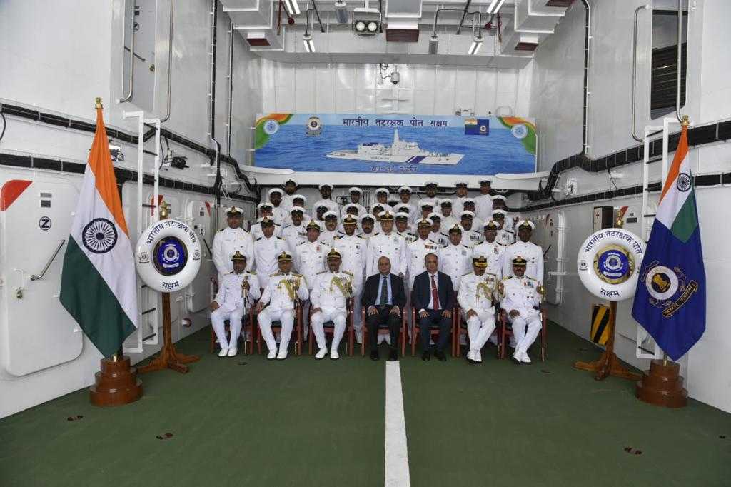 भारतीय तटरक्षक दलाचे सागरी गस्ती जहाज सक्षमचे संरक्षण सचिवांनी केले ...
